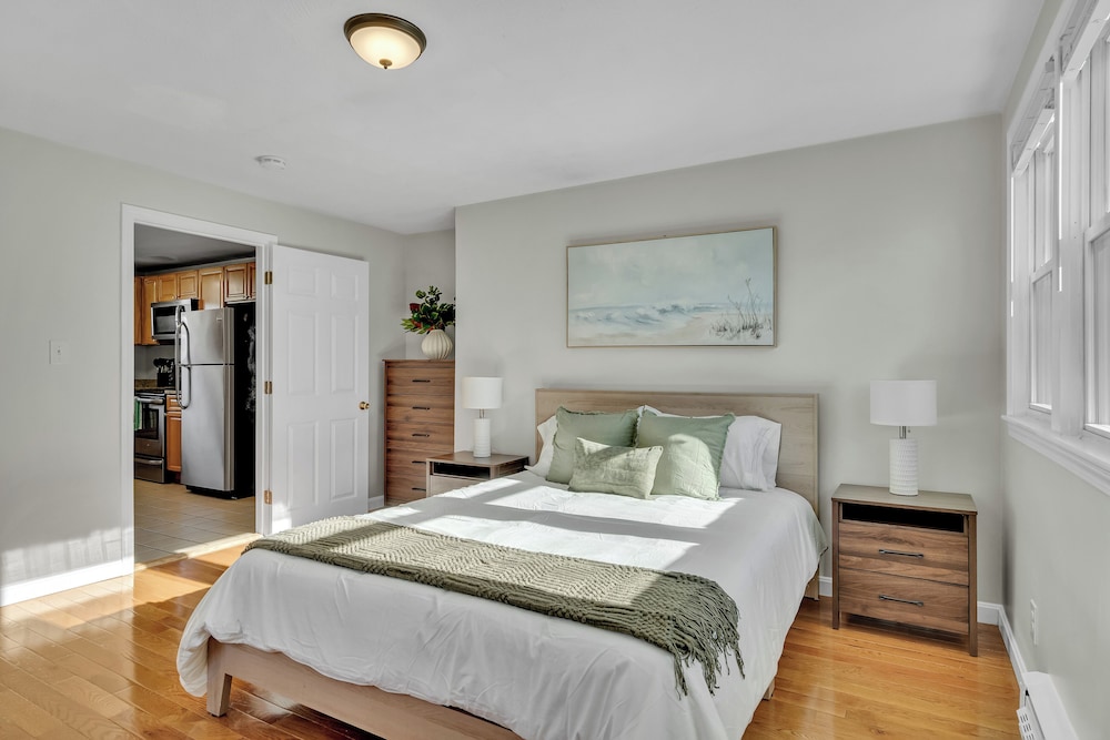 Renovated 3 BR + Bonus Room w/ City Views Near Boston Hospitals ...