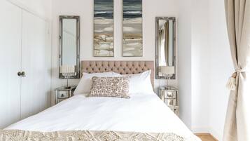 Cortinas/cortinados opacos, ferro/tábua de engomar, Wi-fi grátis