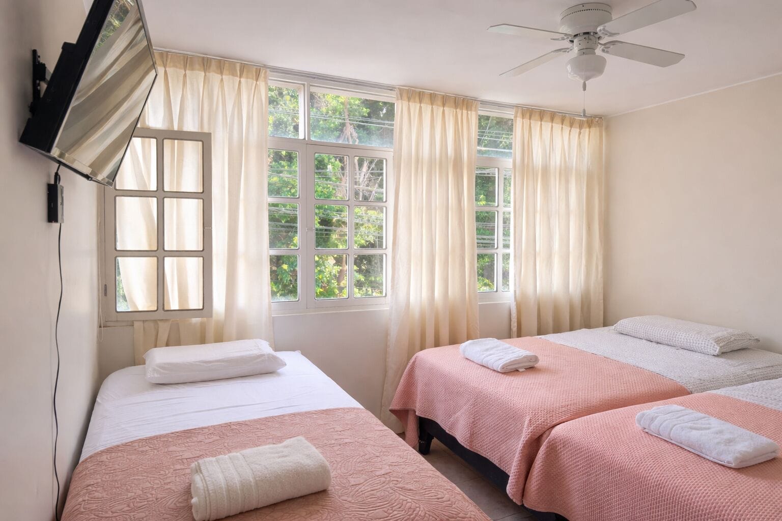 Spacious 8-bedroom 8 Full Bath House In Welcoming Ica Near Huacachina - Ica