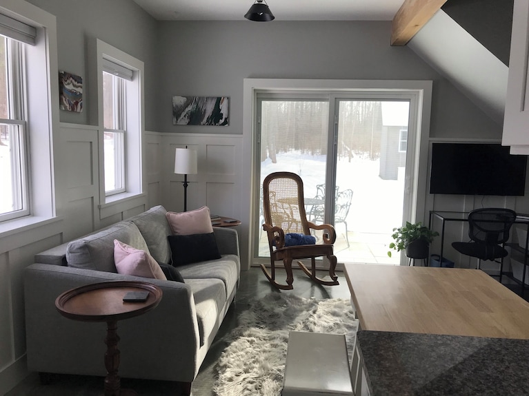 Charming Studio Apartment In Tranquil Shelburne, Perfect For Your Getaway! - Shelburne, VT