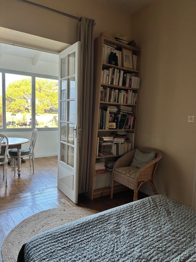 Superb beachfront home! Super large flowery garden direct to the beach ...