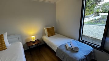 Casa Deluxe, casa de banho anexa, vista para o oceano (Machico View) | Secretária adequada para computadores portáteis