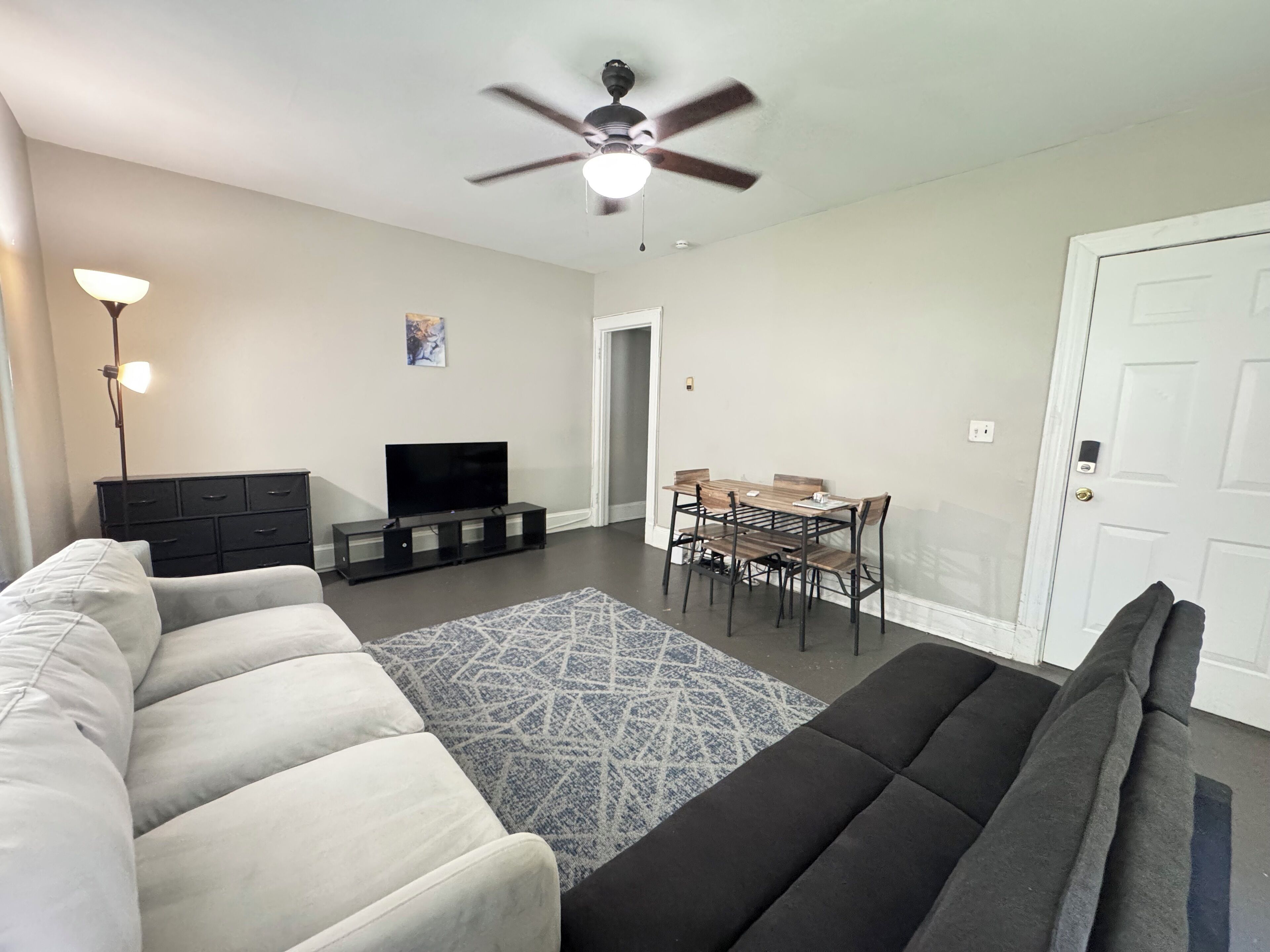 Cozy Apartment With Parking 2-bedrooms - Clinton, MD
