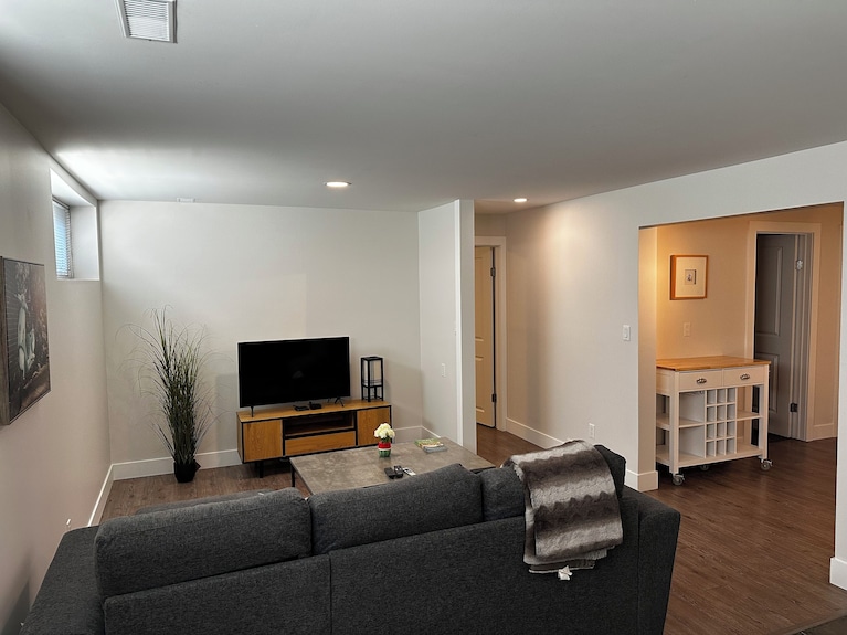 Quiet Nest In The Old Glenmore, 7 Mins To Ubc Or Downtown, 1 Hr To Skiing. - Kelowna