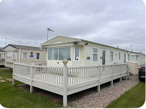 A And C Coastal Hideaway Private Decking - Mersea Island