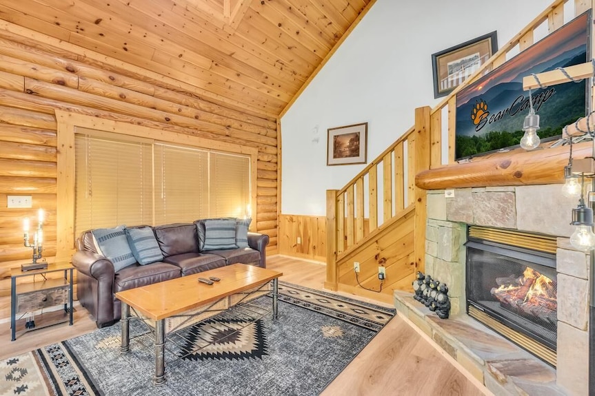 Pigeon Forge Cabin With Hot Tub, Arcade Game And Pool Access - Tennessee