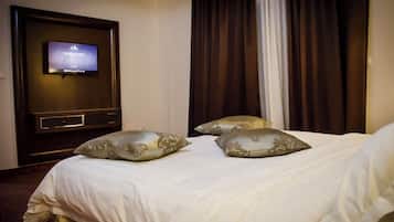 Quarto Duplo ou Twin Standard | Minibar, cofre no quarto, secretária