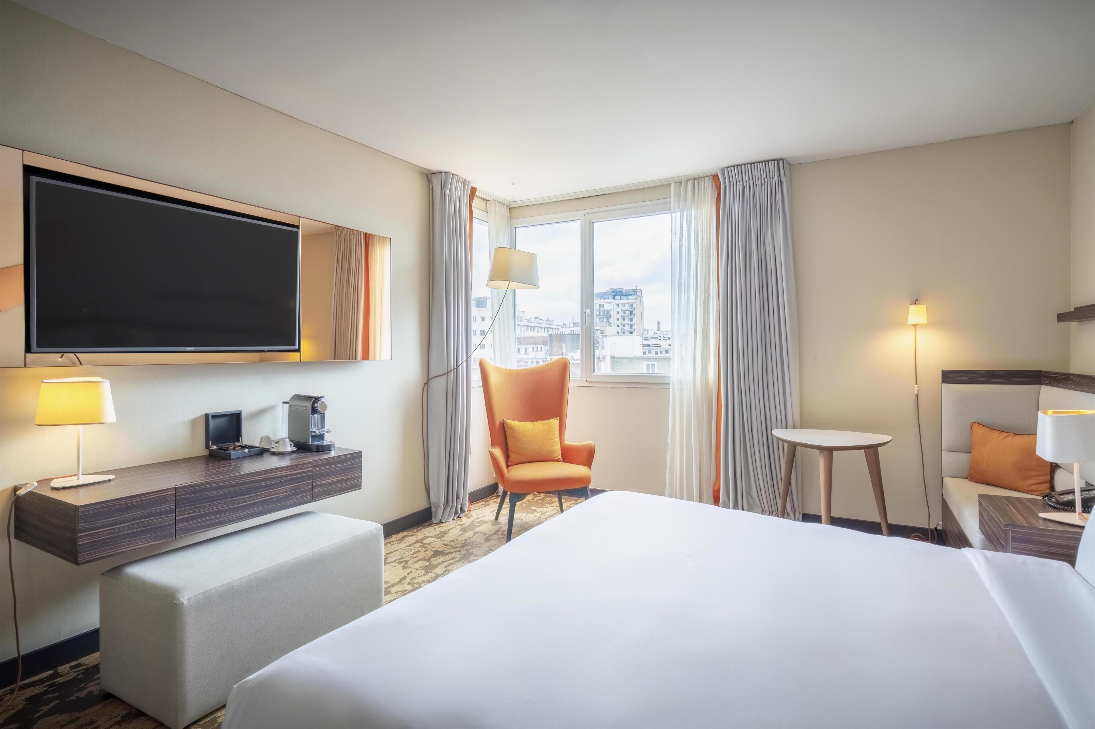 Quarto luxo, 1 cama King | Cofres nos quartos, escrivaninha, espaço de trabalho para notebook