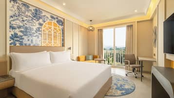 Frigobar, cofres nos quartos, escrivaninha