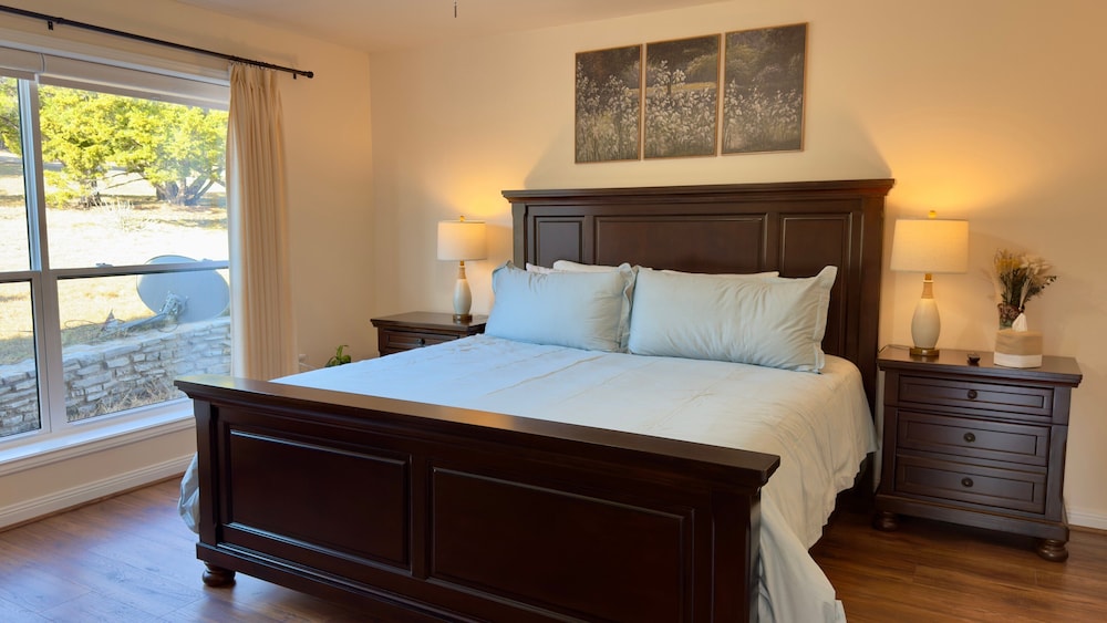 Sun Ranch | Hot Tub | Scenic View Reviews, Deals & Photos 2026 - Stayz