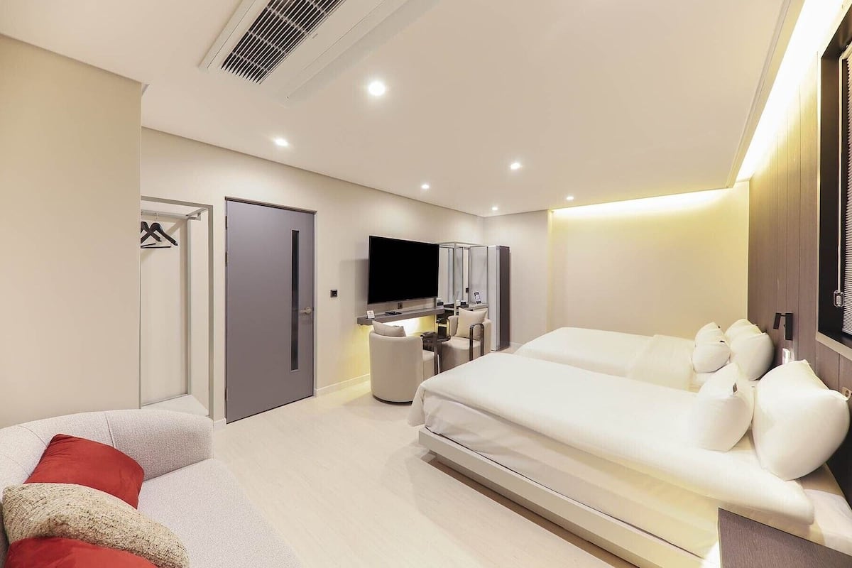 Quarto duplo com design assinado | Wi-Fi de cortesia