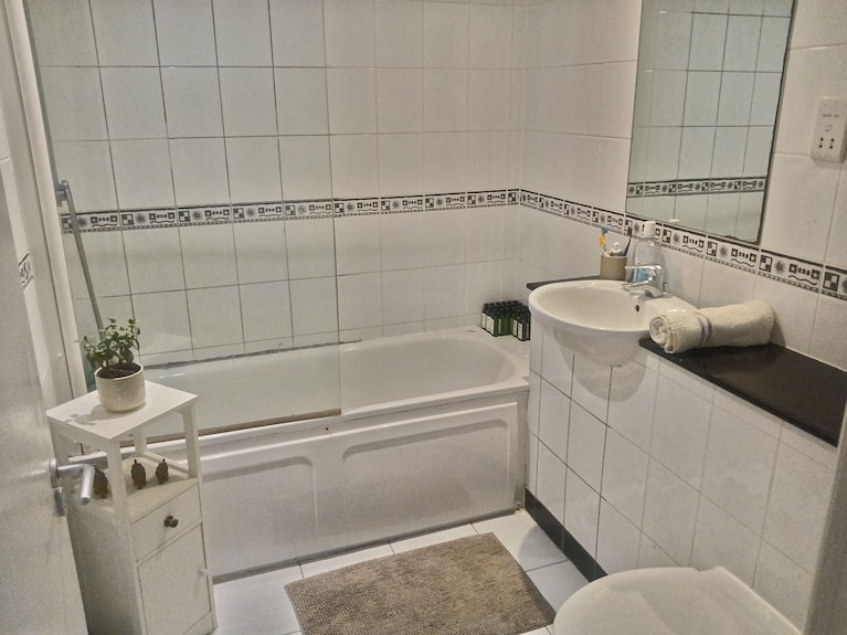 Cheap Modern Room - Dublin, Ireland