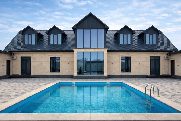 Huaxia Hotel Bishkek - Bishkek