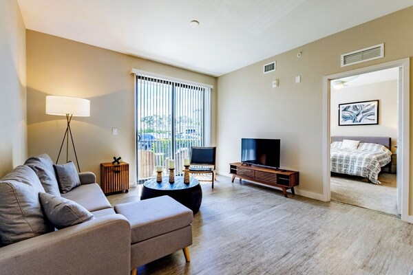 Modern 1br Condo W/ Pool & Bbq Near Fort Myers - Lehigh Acres, FL