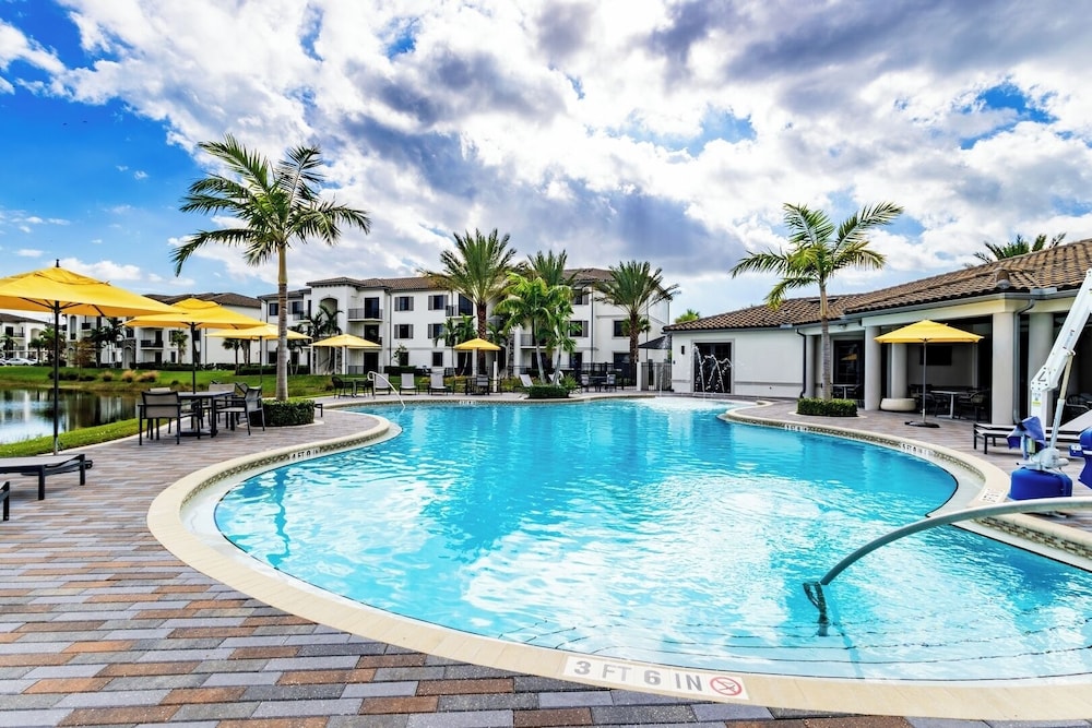 Modern 1br Condo W/ Pool & Bbq Near Fort Myers - Estero, FL