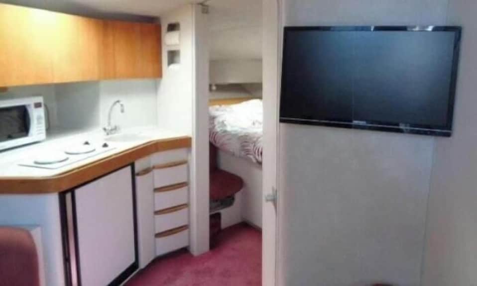 Nuit Insolite De Prestige Sur Yacht Au Vieux Port De Fréjus - Saint-Raphaël