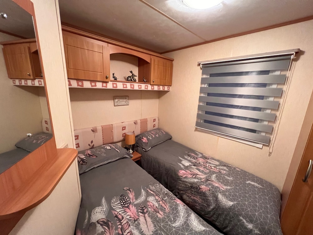 A and C Coastal Hideaway Private Decking - East Mersea | Stayz