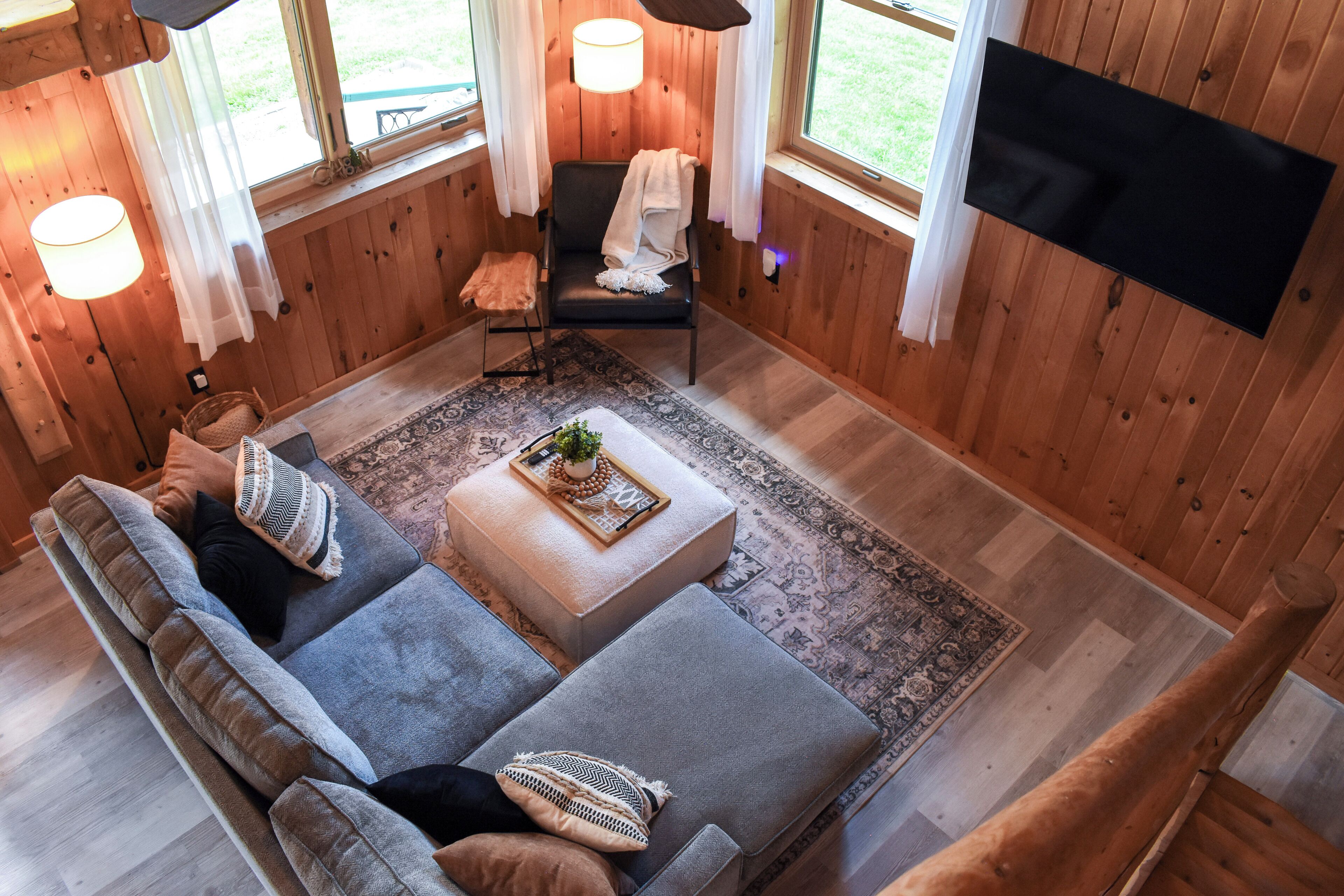 Secluded Cabin Near Lake Vermillion, Sleeps 10, With Hot Tub, And Pet Friendly - Cook, MN