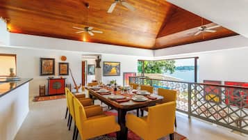 Villa de Luxo, piscina privativa, vista para o mar | Sala de jantar