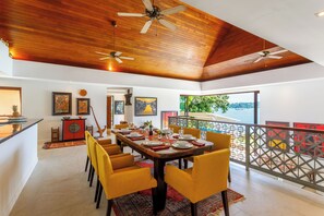Villa de Luxo, piscina privativa, vista para o mar | Sala de jantar