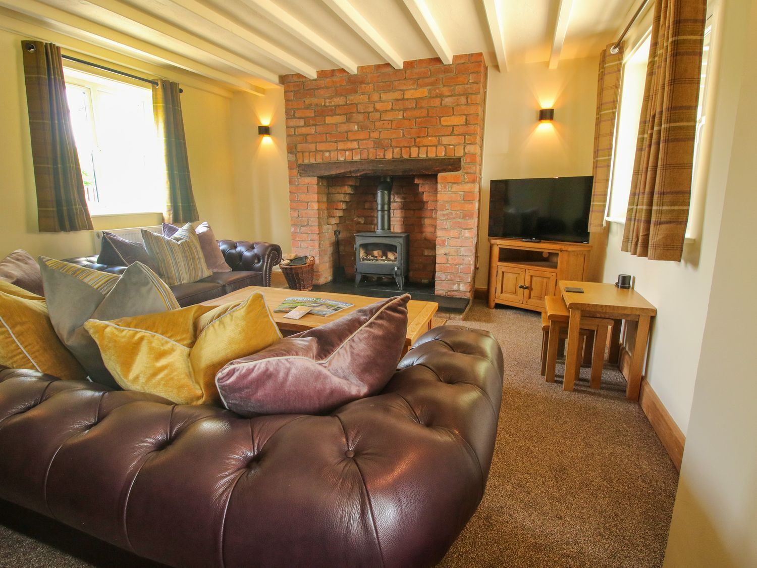 1 Clarkes Lane, Pet Friendly, With Hot Tub In St Martins - Oswestry