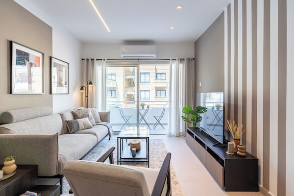 Hazel 2-br Apt. & Balcony In Larnaca - Larnaca