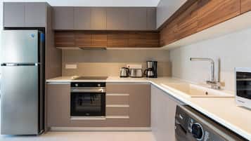 Apartamento conforto, 2 quartos, cozinha, vista para a cidade | Cozinha privada | Geladeira grande, micro-ondas, fogão, cooktop