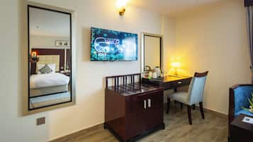 Cofre no quarto, secretária, ferro/tábua de engomar, Wi-fi grátis