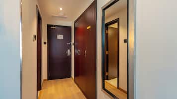 Quarto duplo superior | Cofres nos quartos, escrivaninha, ferros/tĂĄbuas de passar roupa