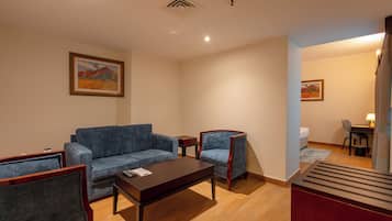 Quarto Duplo de Luxo | Cofre no quarto, secretária, ferro/tábua de engomar, Wi-fi grátis