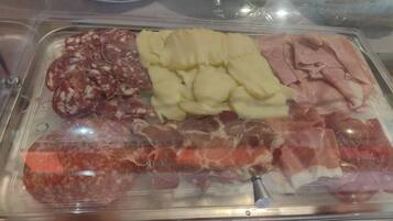 Pequeno-almoço tipo buffet diário incluído