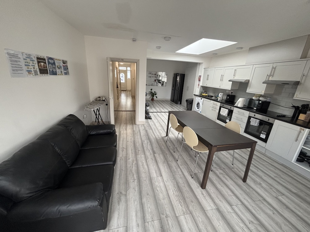 Streatham Rooms - England