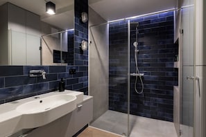 Apartamento Superior, ar condicionado | Casa de banho | Artigos de higiene pessoal grátis, um secador de cabelo 