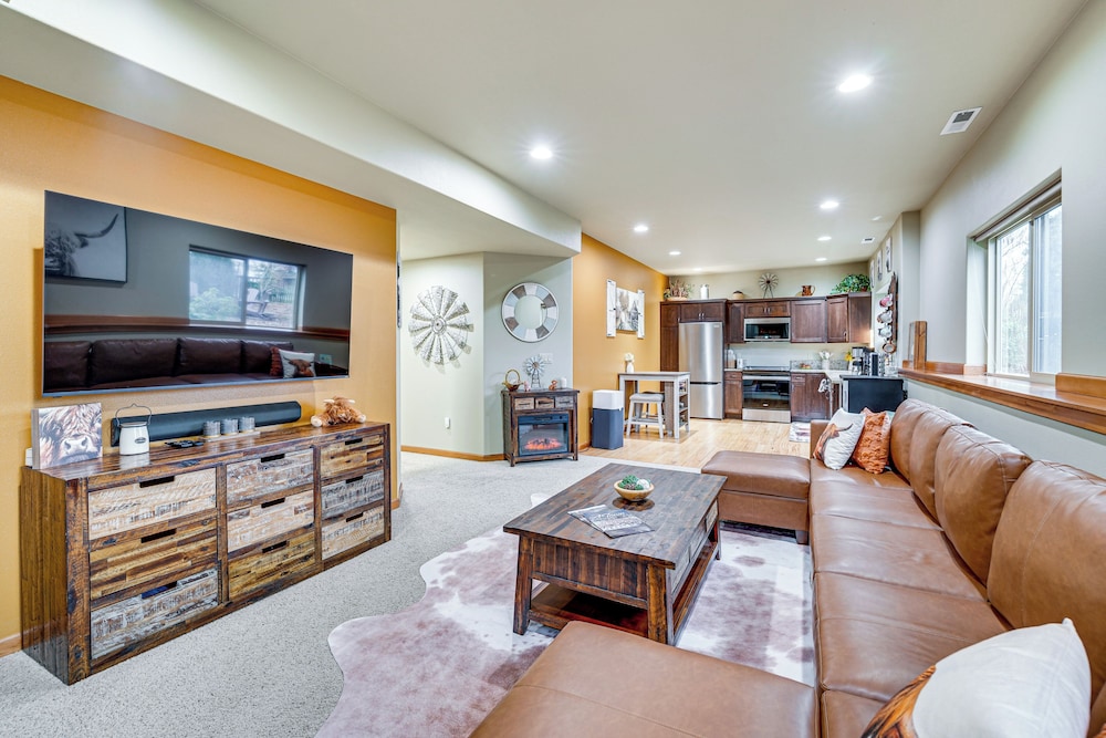 Near Ferry, Shops & Eats! Anacortes Townhome - Anacortes, WA