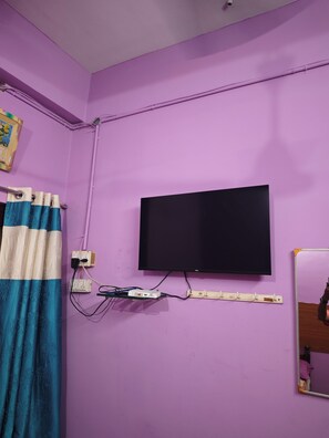 Quarto casal básico, sem serviço de arrumação