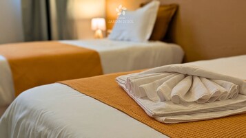 Quarto Twin | Secretária, Wi-fi grátis 