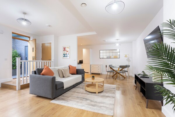 The Albany Sleeps 2 With Wifi - Redhill