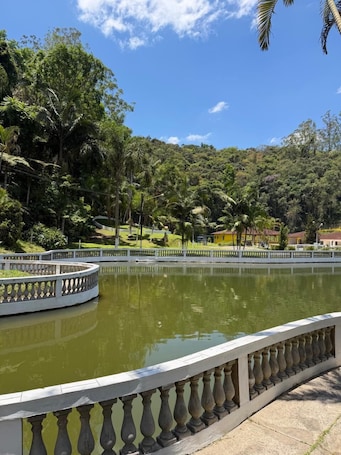 Vista para o lago. VERDE VALLE POUSADA