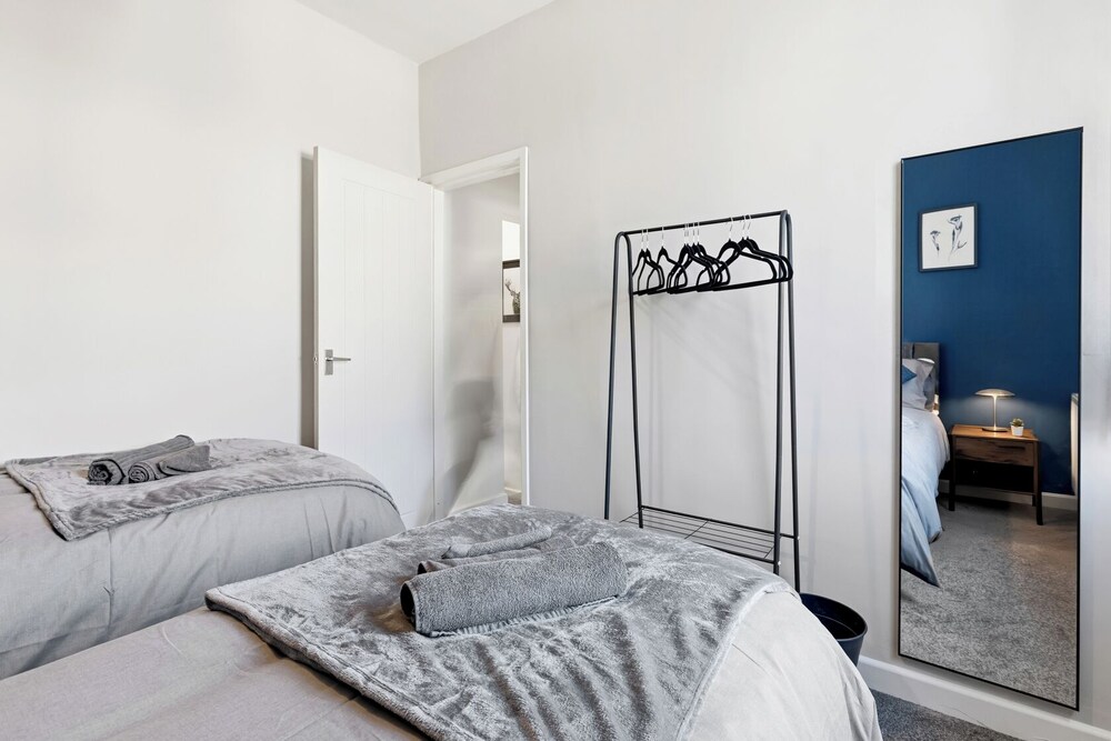 Modern 5 Bed 2 Bath House | Free Parking Avis, Prix & Photos 2026 ...