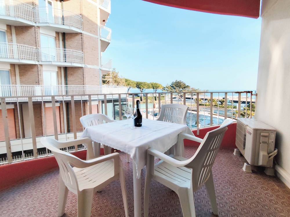 Bright Holiday Home With Balcony - Lido di Jesolo