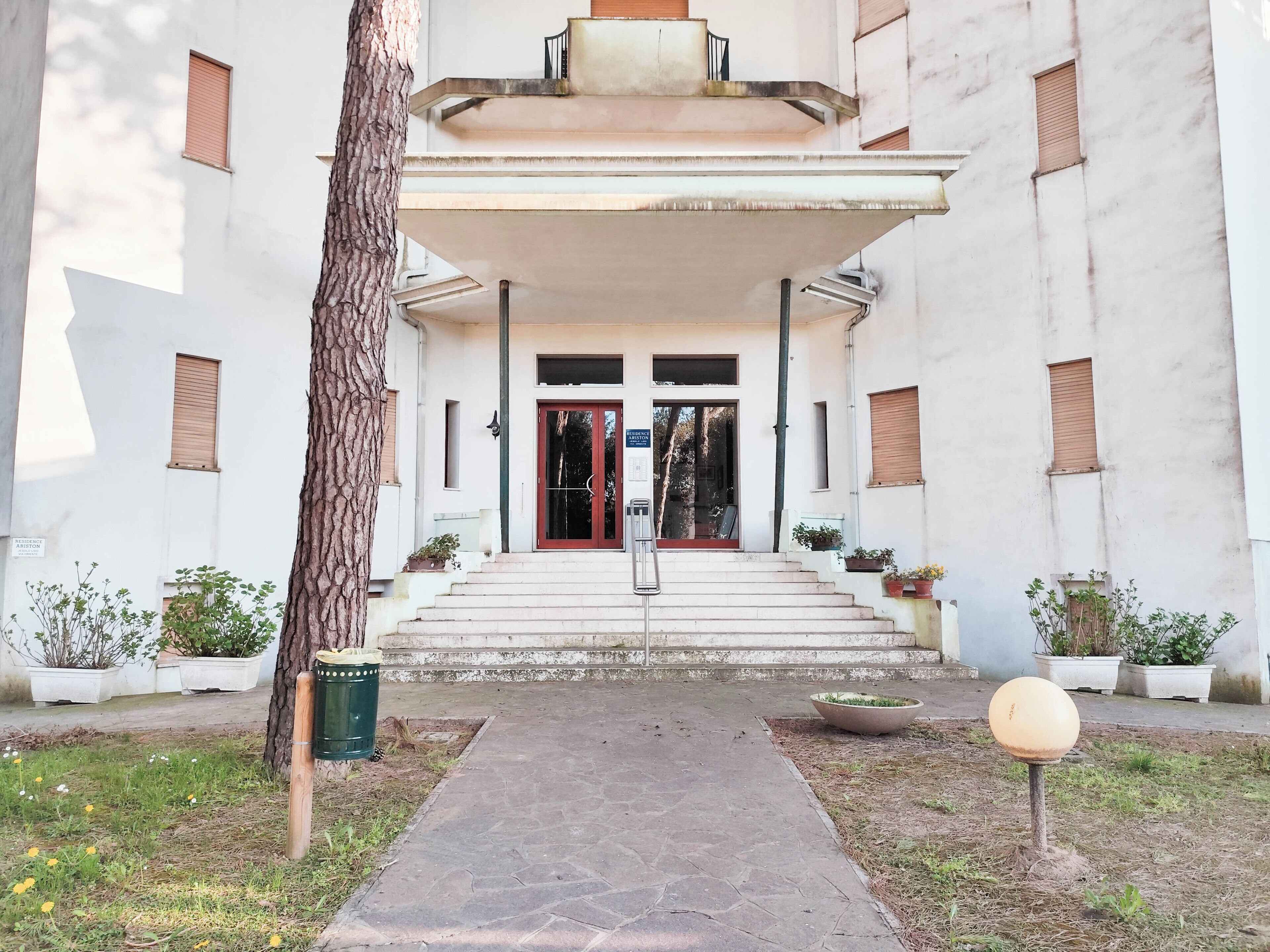Apartamento, 2 quartos, varanda, Vista para a cidade | Pormenores do exterior