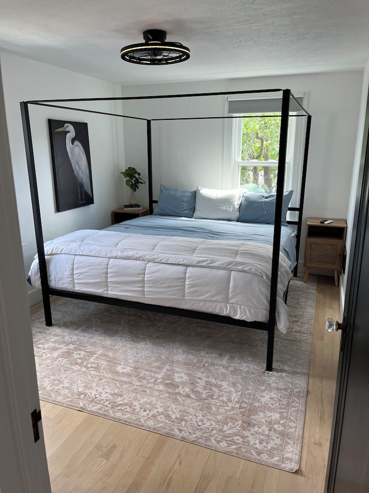 3-bedroom Lake house in Port Clinton with AC comfort and game room ...