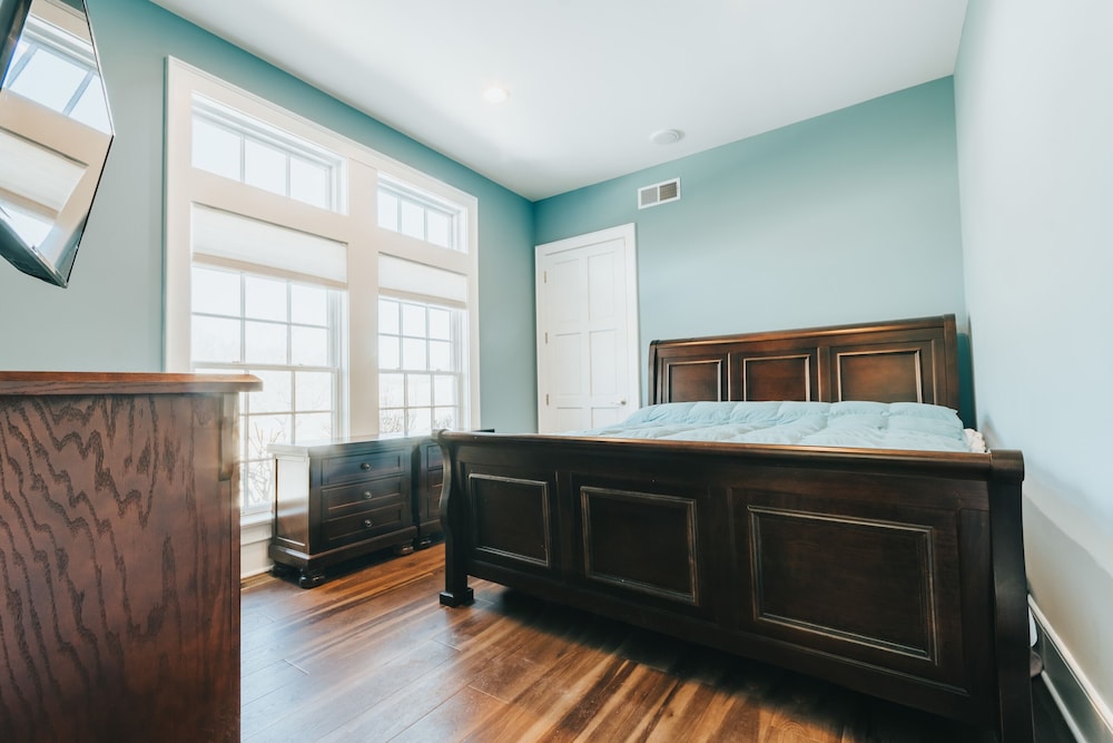 Hocking Manor | Hocking Hills, 8BR, Indoor Pool - Hocking County | Vrbo