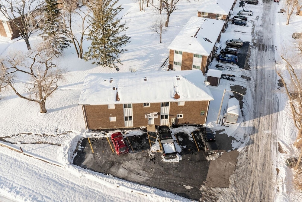 Renovated Apt W/ A/c, Wifi & Free Parking - 빅 록