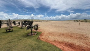 Na praia, praia de areia branca 