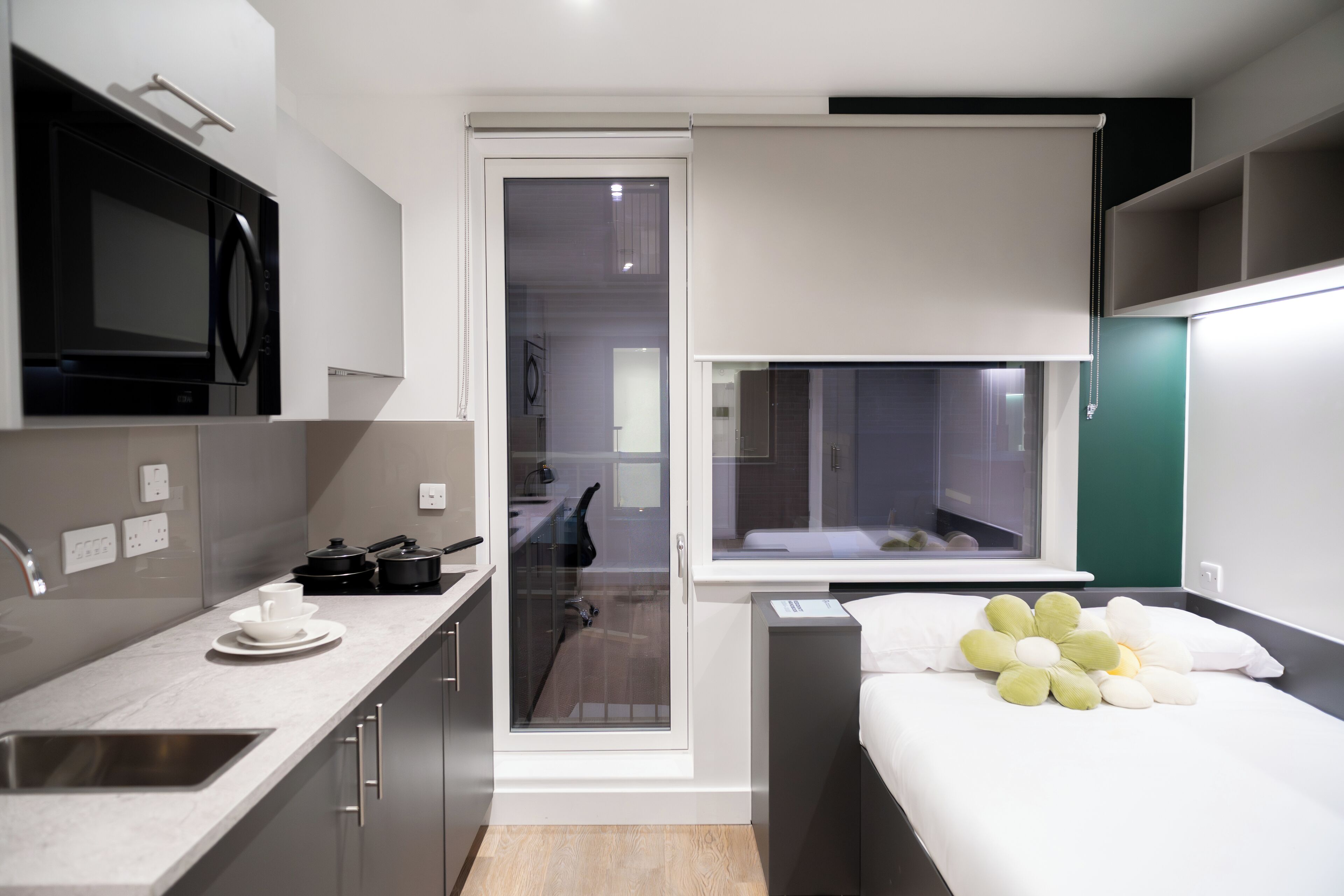 Suite-Estúdio Standard | Secretária adequada para computadores portáteis, Wi-fi grátis 