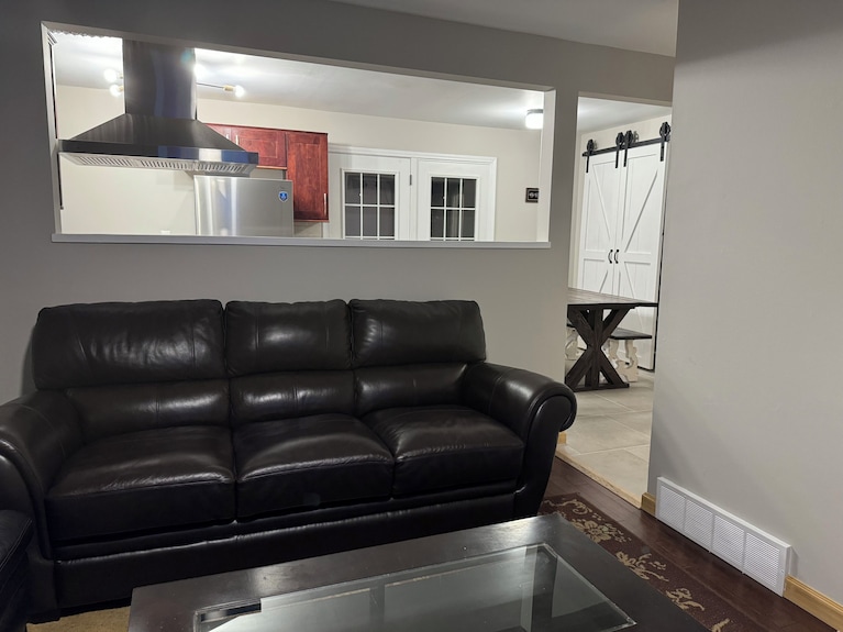 Terrific 3-bedroom Family-friendly House Close To Everything In Charming Mchenry - Moraine Hills State Park, McHenry