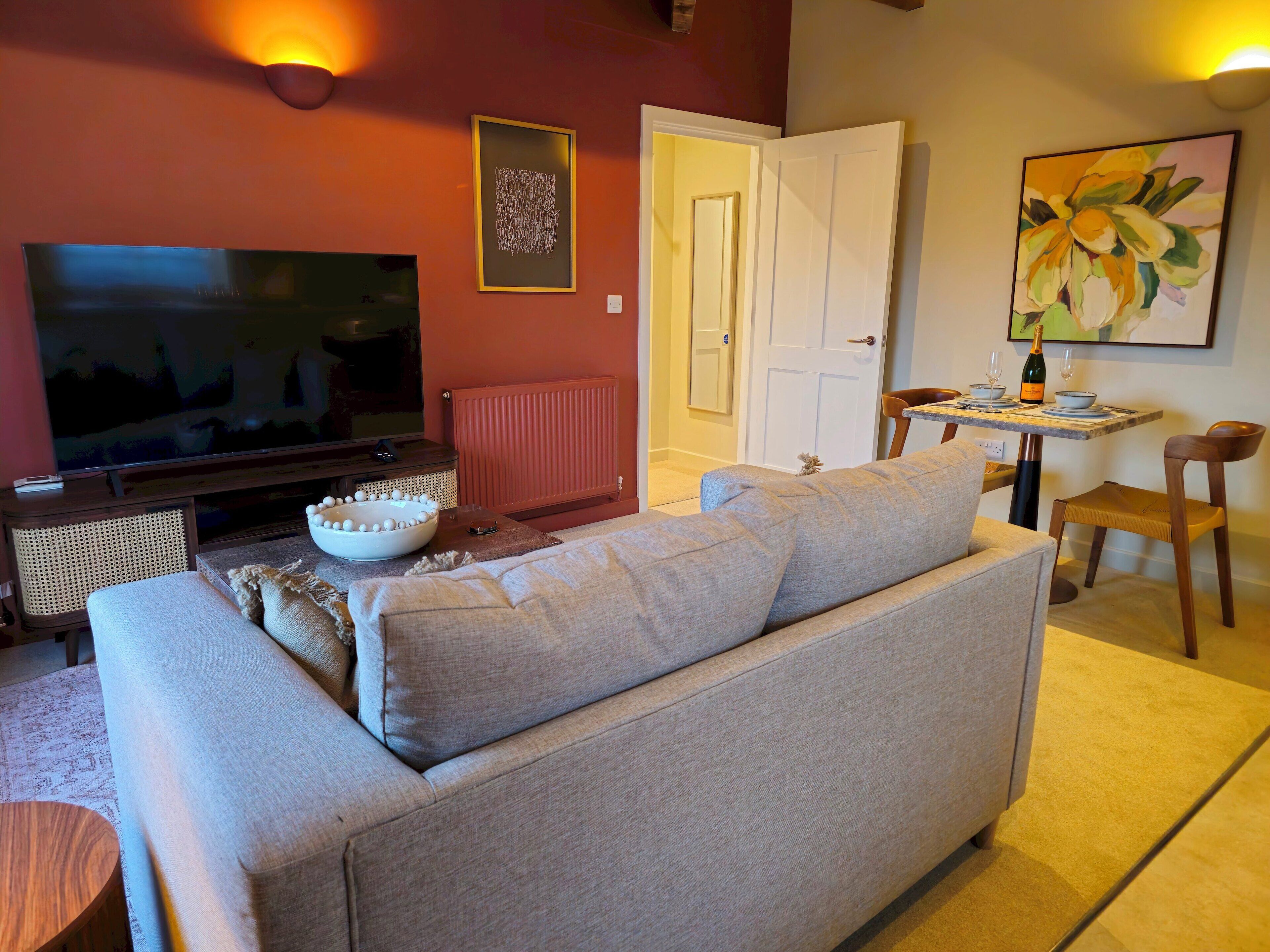 Stylish, And Newly Renovated Penthouse Apartment - Pass The Keys - Shrewsbury