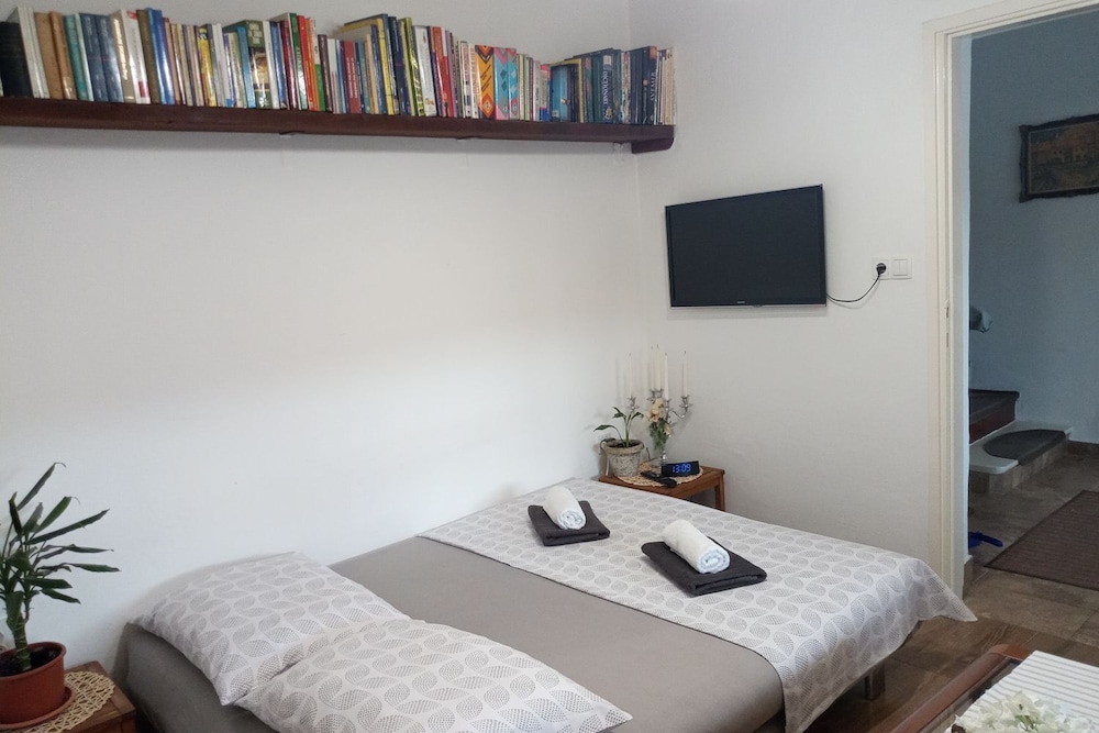 Light-filled finca with nearby alpaca ranch, private pool, barbecue ...