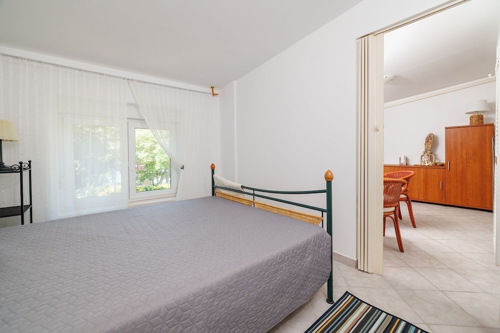 Fascinating apartment just 50 metres from the beach with sea view ...